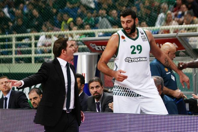 Οπαδοί του Παναθηναϊκού σε Μπουρούση: Γύρνα πίσω... | Pagenews.gr