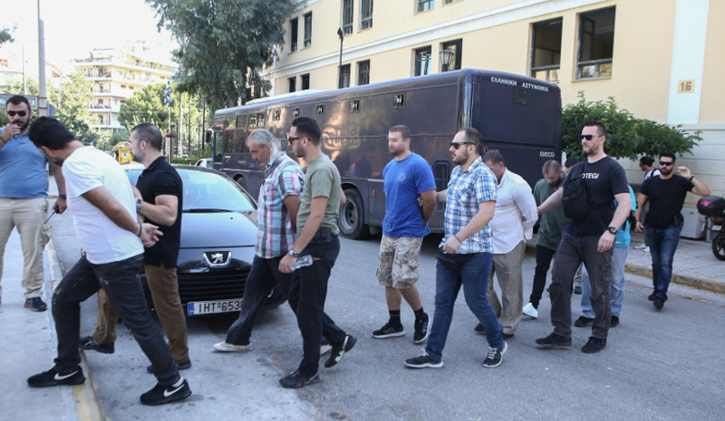 Οι διάλογοι "φωτιά" των νονών της νύχτας (vid) | Pagenews.gr