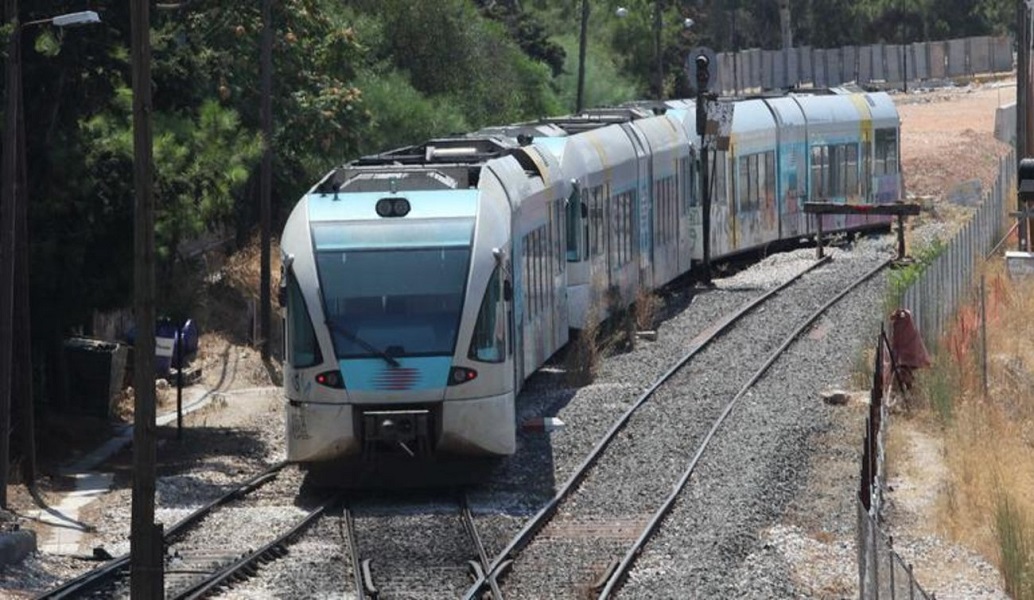 Πάτρα: Ο προαστιακός παρέσυρε νεαρό άνδρα | Pagenews.gr