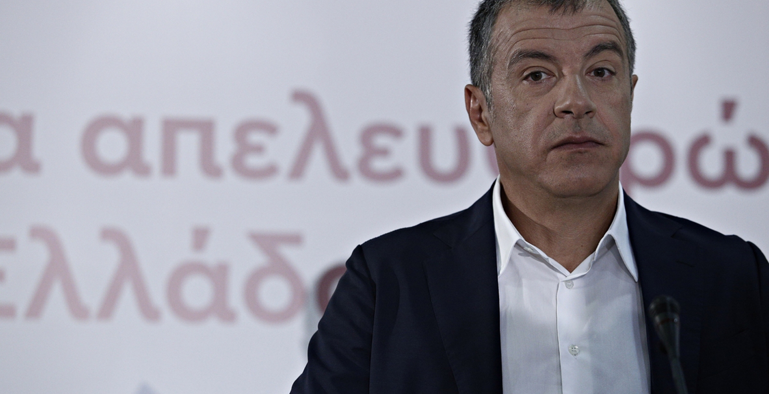 Δύο μαύρες φωτογραφίες ανήρτησε ο Σταύρος Θεοδωράκης για τα δύο χρόνια ...