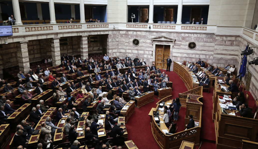 Βουλή live: Η "μάχη" για τη Νovartis - Η μυστική ψηφοφορία | Pagenews.gr