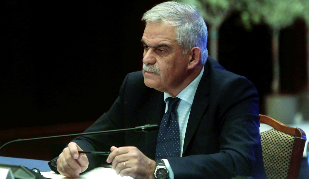 Τόσκας: Ξεσάλωσε το twitter με την παραίτηση - "Είναι μόνο 66 ετών ...