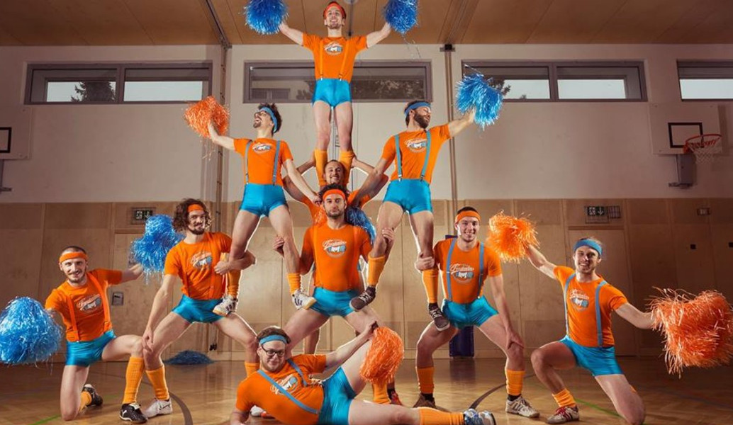 Fearleaders: H πρώτη ανδρική ομάδα ...cheerleaders είναι απίστευτη (vid ...