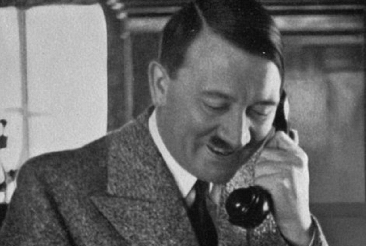 Γερμανία: Στο "σφυρί" πίνακες ζωγραφικής που αποδίδονται στον Χίτλερ ...