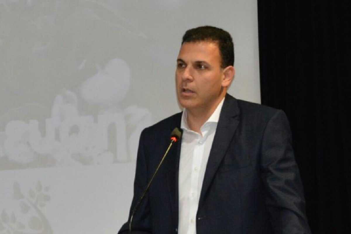Ο Γιώργος Καραμέρος απαντά σε ερωτήσεις για τον Δήμο Αμαρουσίου