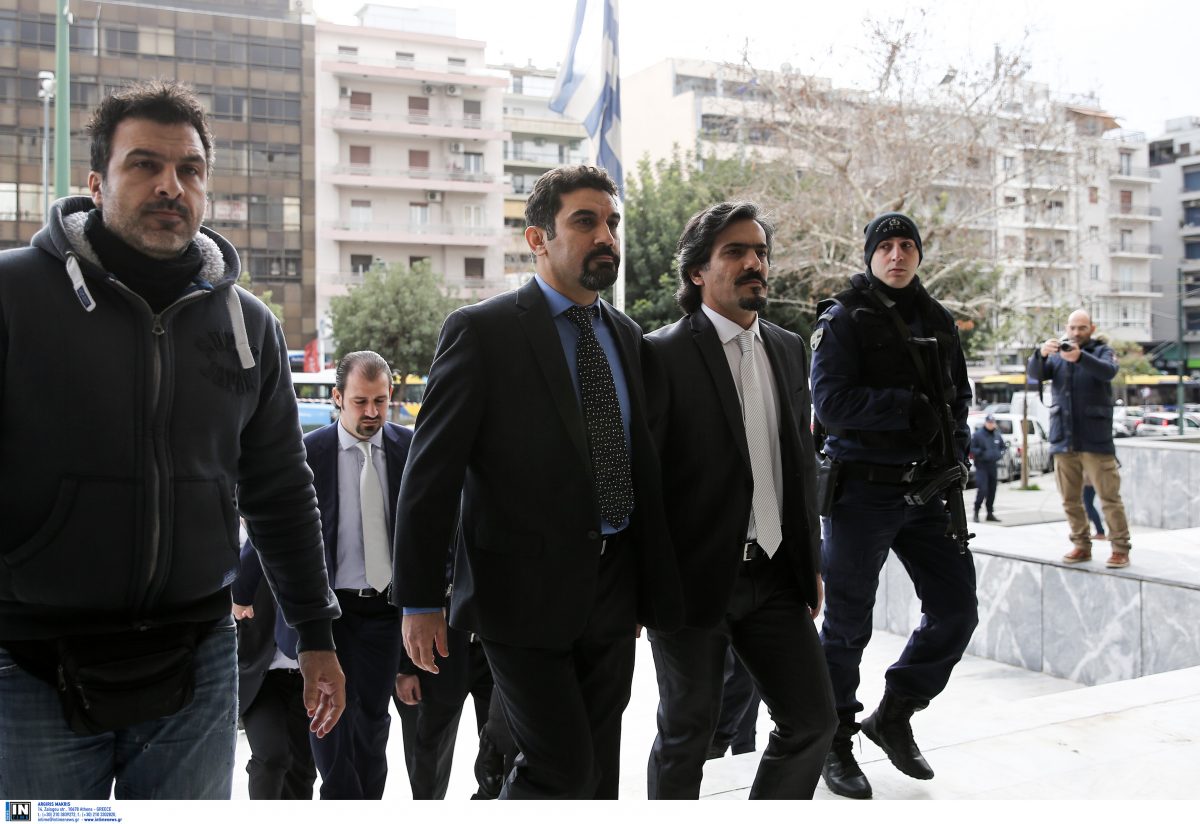 Σάλος από το δημοσίευμα για τους 8 Τούρκους αξιωματικούς - Διαψεύδει ο ...