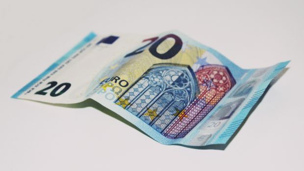 Δείτε πως φτιάχνονται τα χαρτονομίσματα των 20 ευρώ (vid) | Pagenews.gr