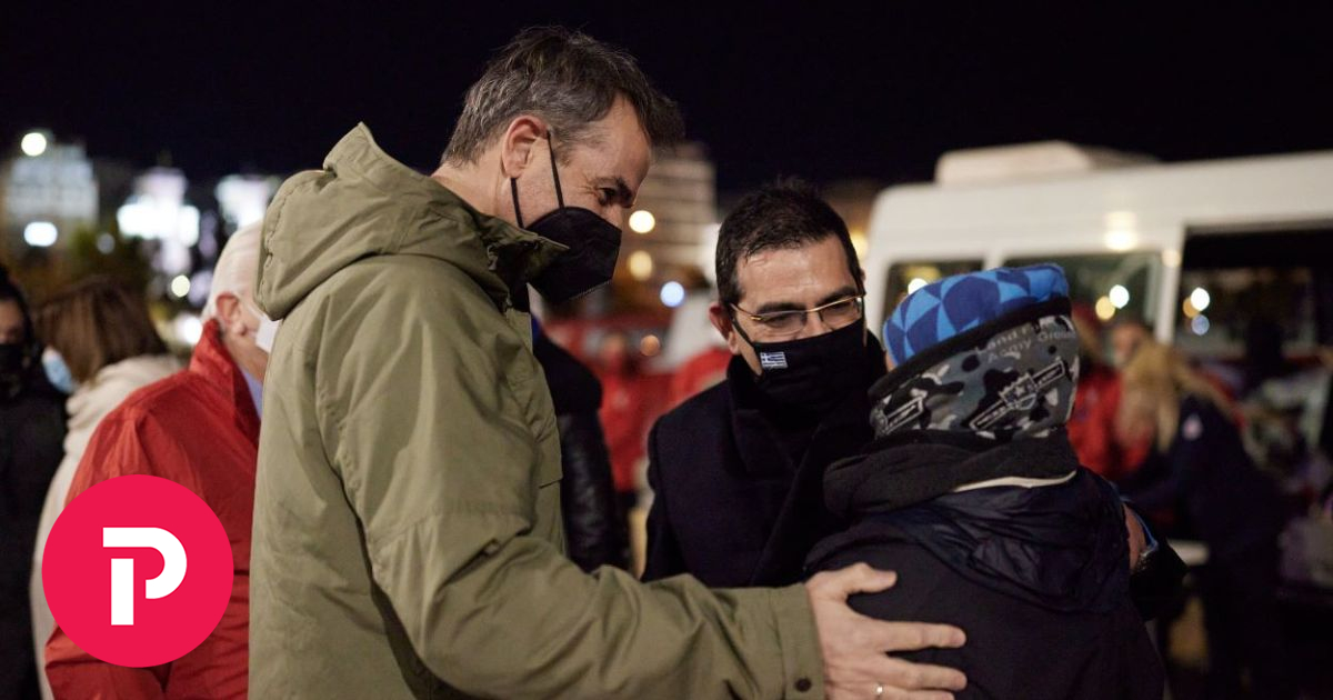 Μητσοτάκης στον Πειραιά: Επισκέφθηκε άστεγους στο λιμάνι | Ειδησεις ...