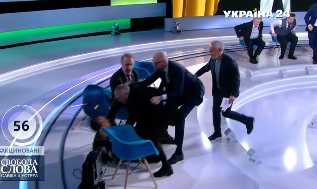 Ουκρανία: Άγριο ξύλο στον «αέρα» εκπομπής - Στα χέρια δημοσιογράφος και ...