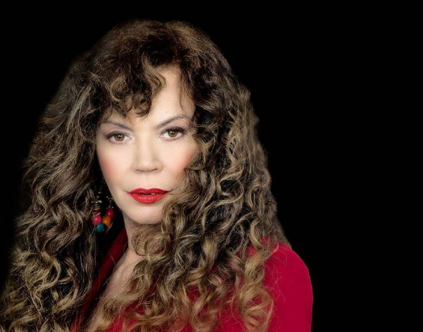 Ελένη Δήμου: Αποκαλύπτει το παρασκήνιο του φιλιού με τον Μαρίνο Κόνσολο ...