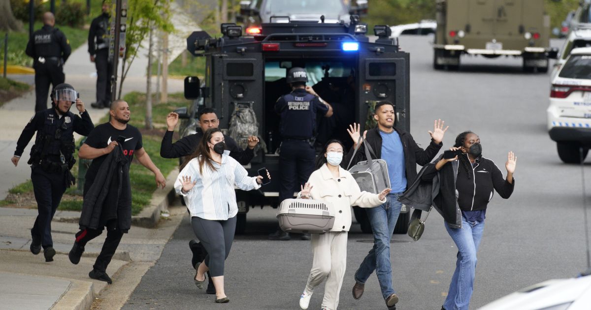 Μακελειό στις ΗΠΑ: Ένοπλος τραυματίζει τέσσερις ανθρώπους, ανάμεσά τους ...