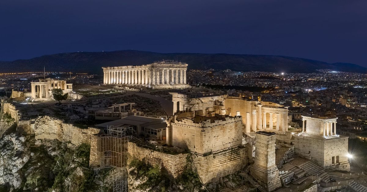 Το βραβείο φωτιστικού LIT Design Award απονεμήθηκε στην Ελευθερία Ντεκώ ...
