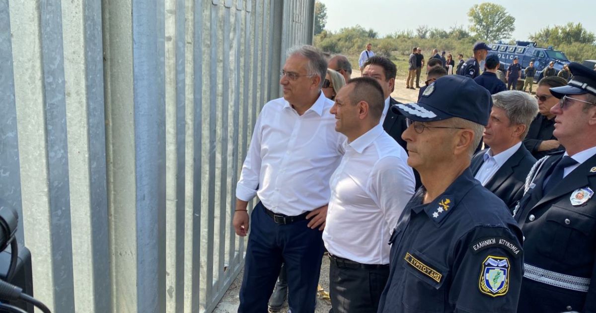 Θεοδωρικάκος για γυμνούς μετανάστες στον Έβρο: Απάνθρωπη εικόνα που ...
