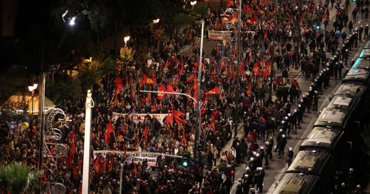 Επέτειος Πολυτεχνείου: Ολοκληρώθηκε η πορεία στην Αθήνα - Μολότοφ σε ...