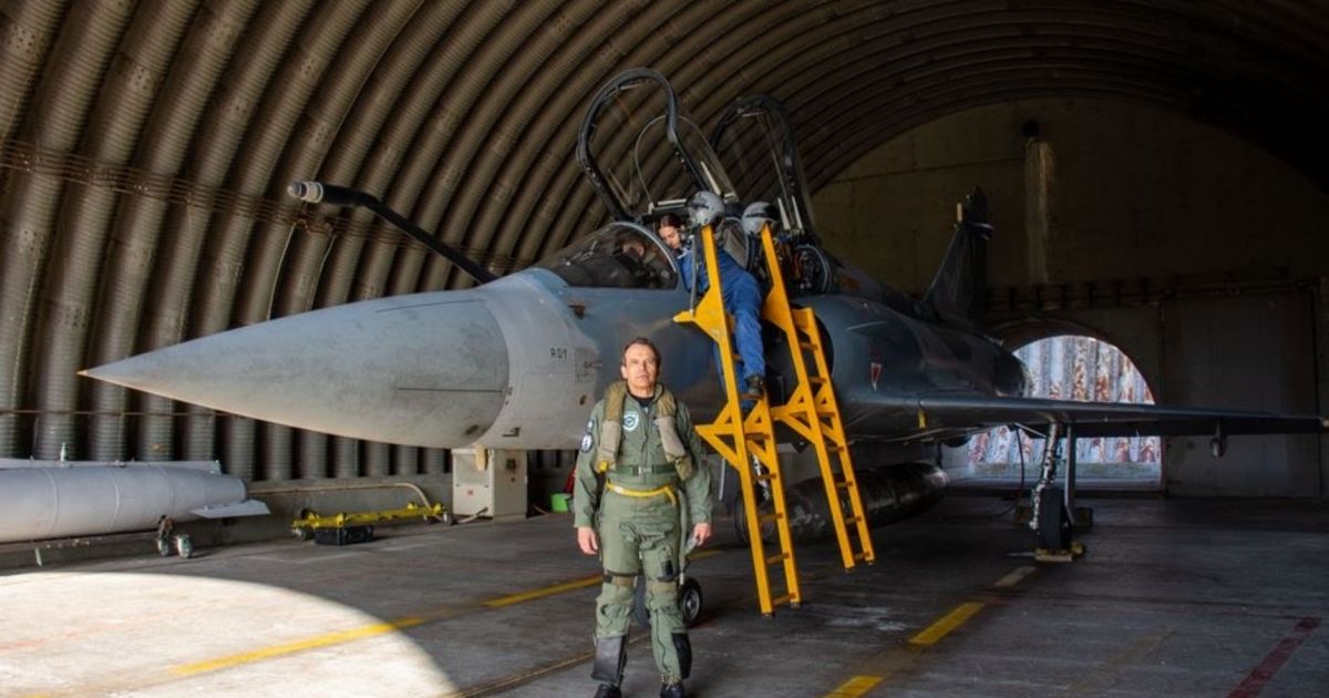 Πτήση του Διοικητή ΥΠΑ με μαχητικό τύπου mirage 2000-5 | Ειδησεις ...