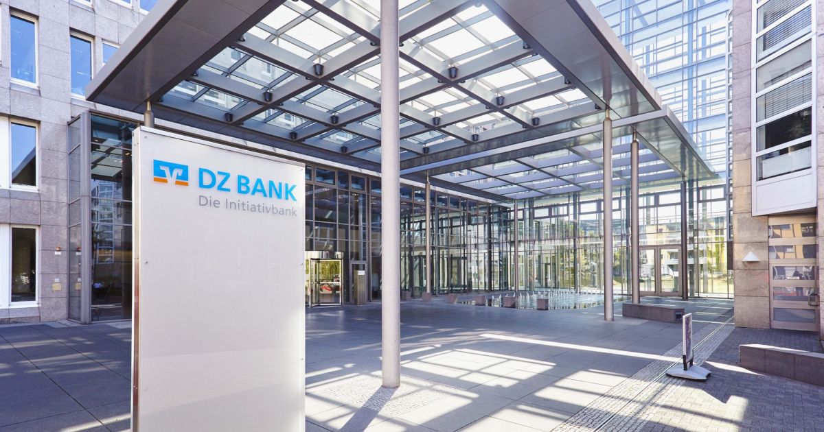 DZ Bank: Ανεβαίνει επίπεδα και βγαίνει στις αγορές το 2023 η Ελλάδα ...