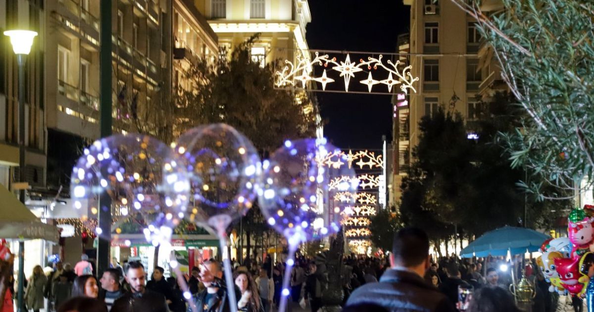 Εορταστικό ωράριο: Ποιες Κυριακές είναι ανοιχτά τα μαγαζιά | Ειδησεις ...