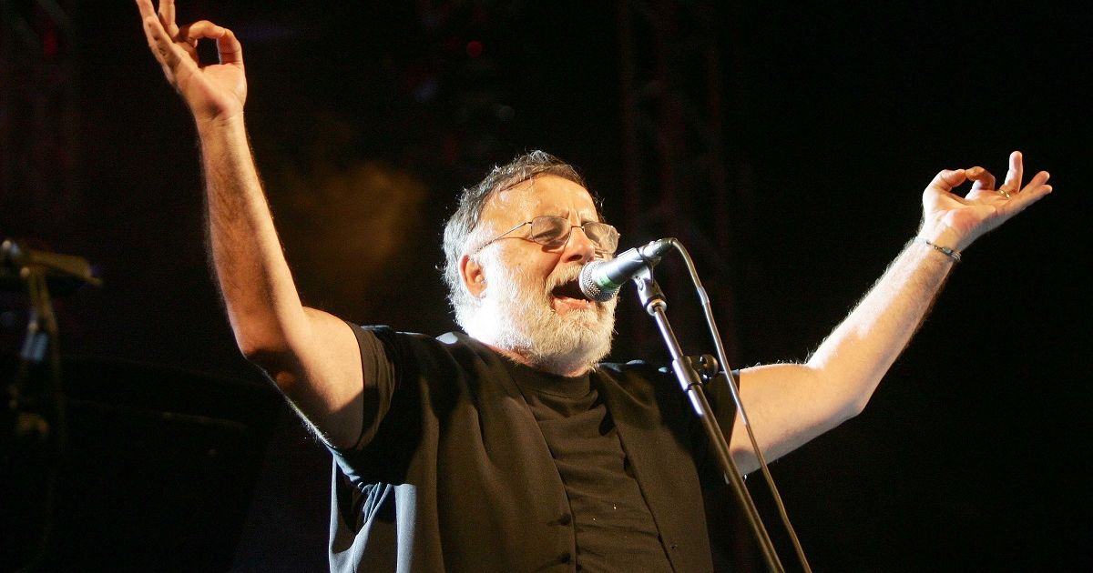 Θάνος Μικρούτσικος: Τρία κομβικά σημεία του έργου και της διαδρομής του ...