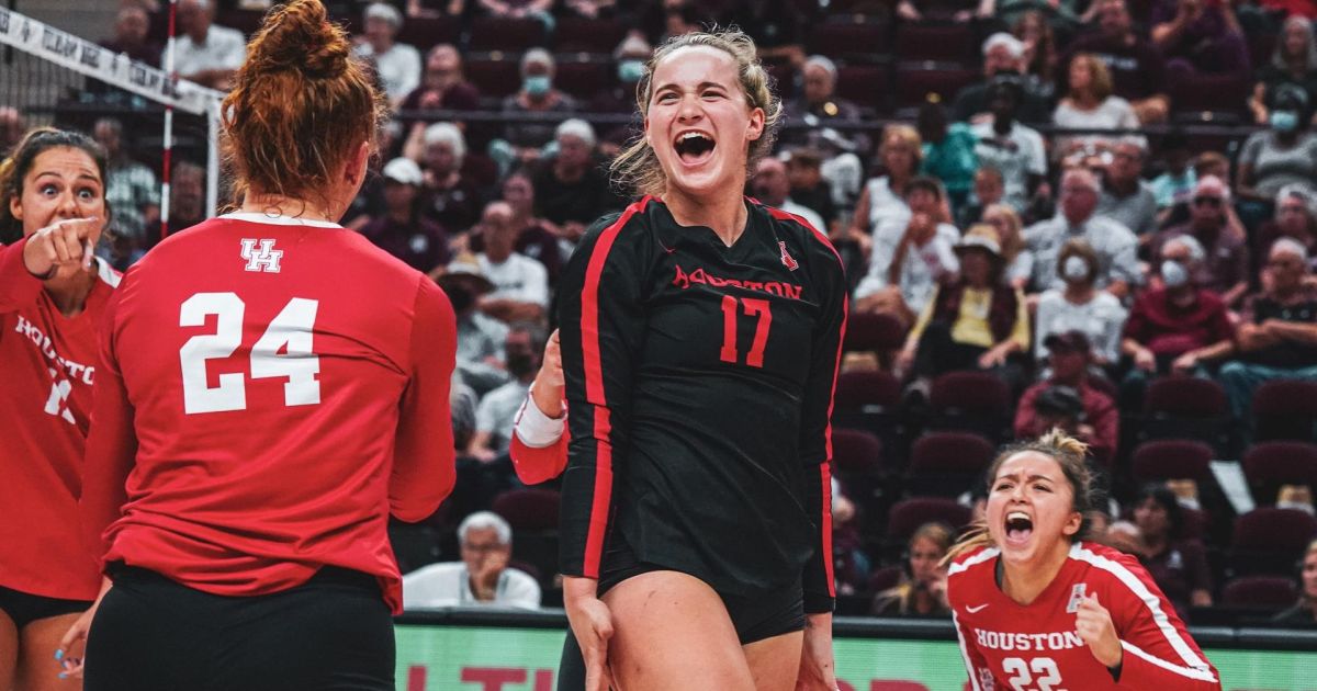 Kate Georgiades: Greek-American college student produces one από the ...