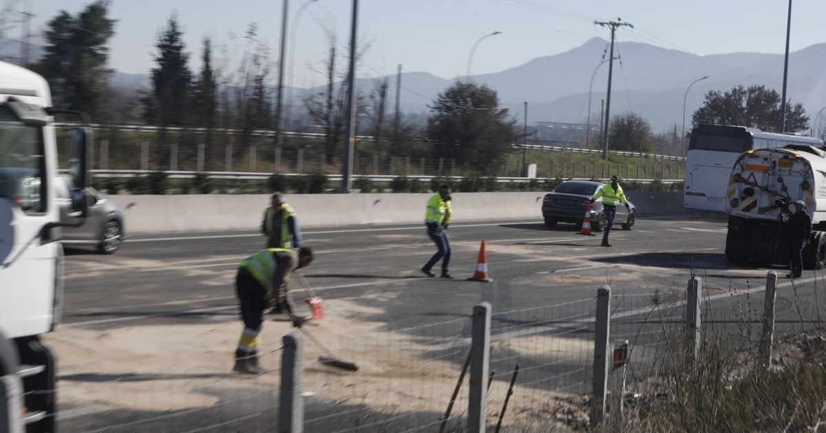 Καραμπόλα με 13 αυτοκίνητα στην Εθνική στο ύψος του Αυλώνα: Άνοιξε μια ...