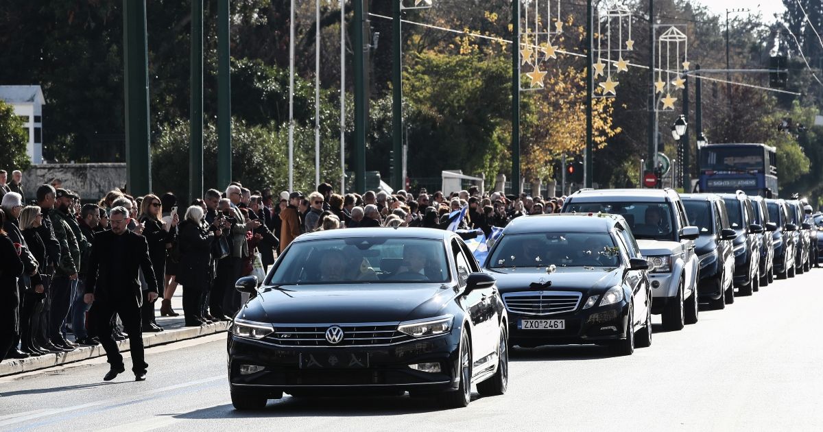 Τέως βασιλιάς Κωνσταντίνος: Ενταφιάστηκε στο Τατόι, δίπλα στους γονείς ...