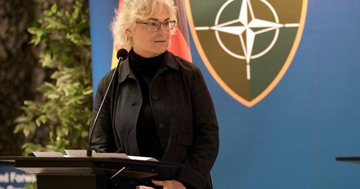 Σάλος με το πρωτοχρονιάτικο μήνυμα της Γερμανίδας υπ. Αμυνας με την ...