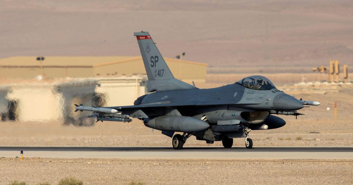 «Όχι» Μπάιντεν σε αποστολή μαχητικών F-16 στο Κίεβο - «Παράθυρο» από ...
