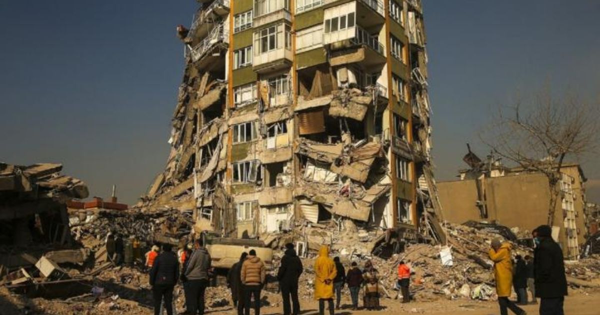 Τουρκία: Θανατηφόρο κοκτέιλ η διαφθορά των κατασκευαστών και η σχέση ...
