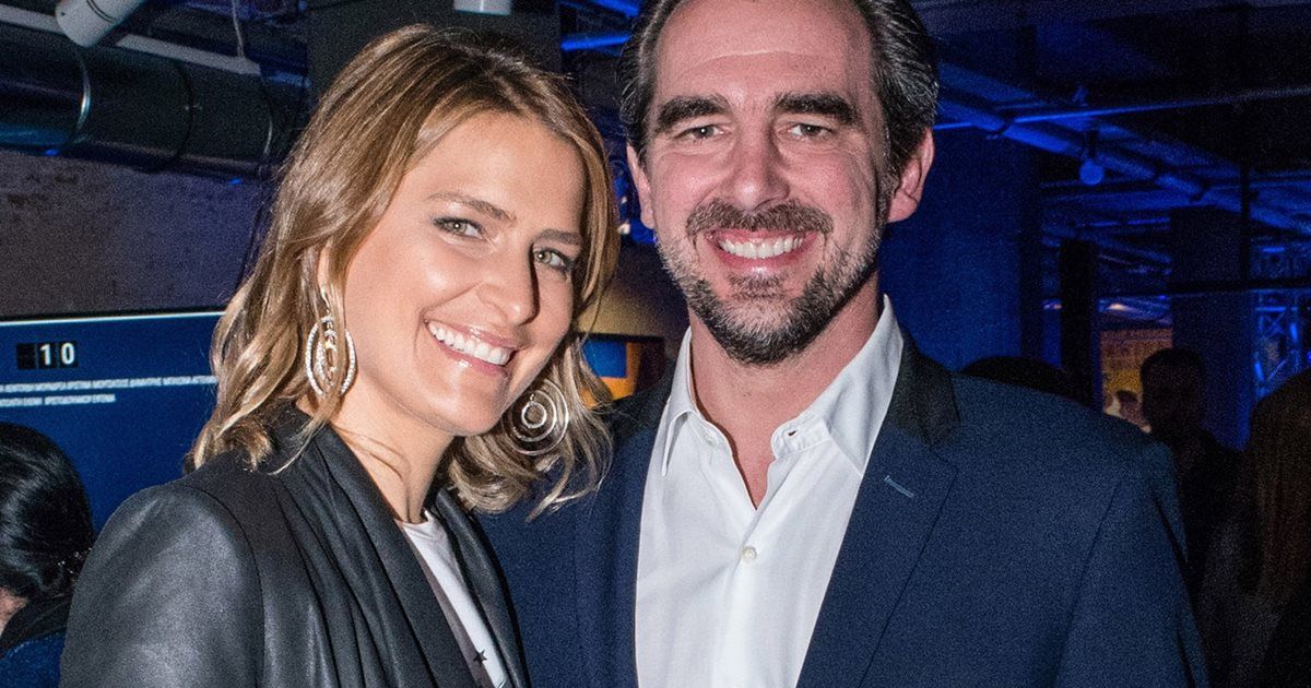 Νικόλαος Γλίξμπουργκ: Βόλτα στα χιόνια στη Νέα Ερυθραία με το σκυλάκι ...