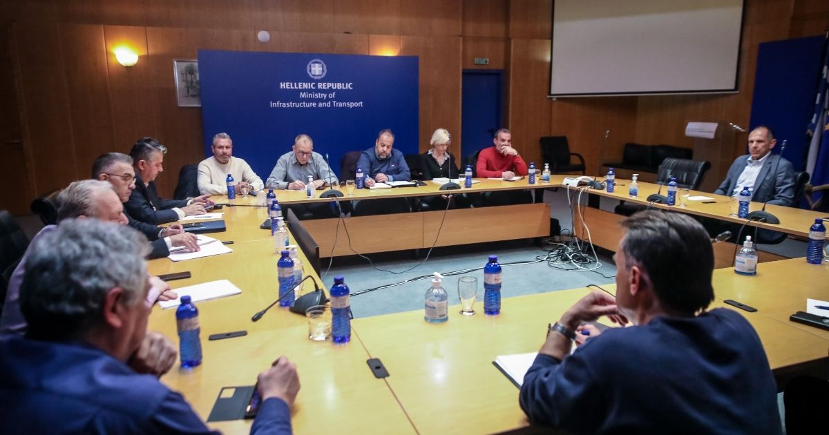 Συνάντηση Γεραπετρίτη με σιδηροδρομικούς: Συζήτησαν τα μέτρα για ασφαλή ...
