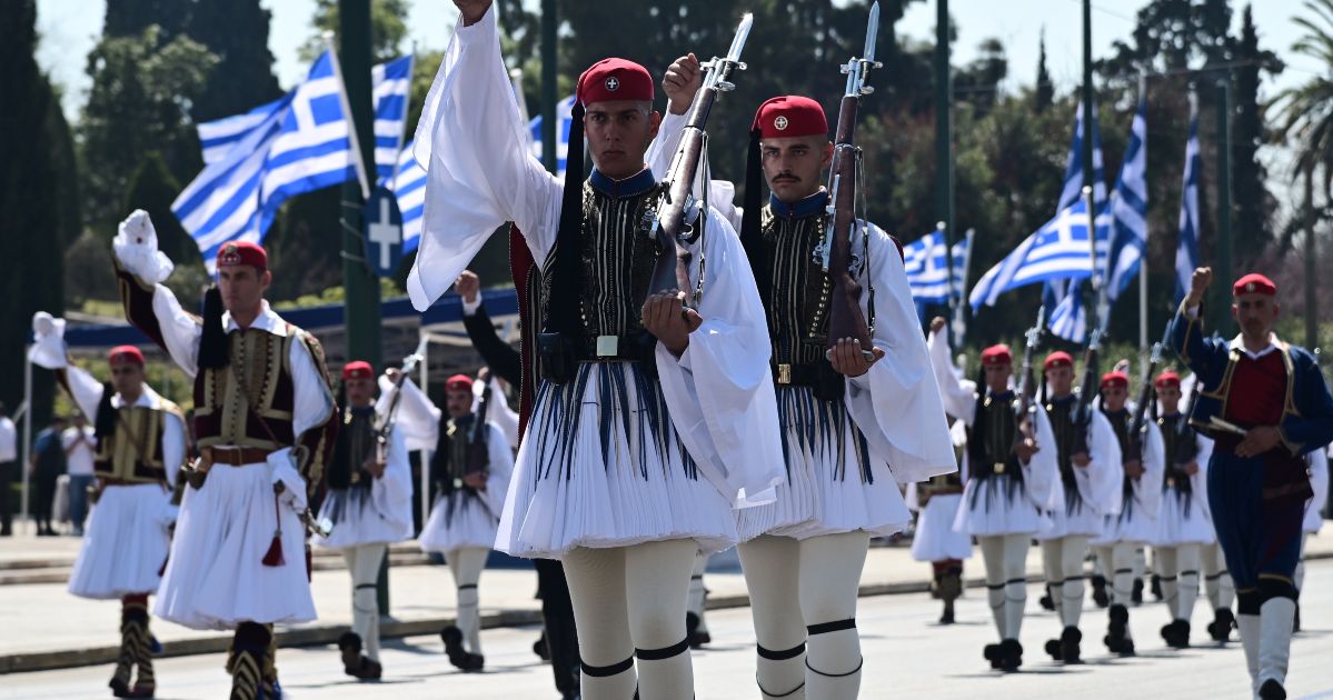 25η Μαρτίου: Μεγαλειώδης η στρατιωτική παρέλαση στην Αθήνα [pics,vid ...