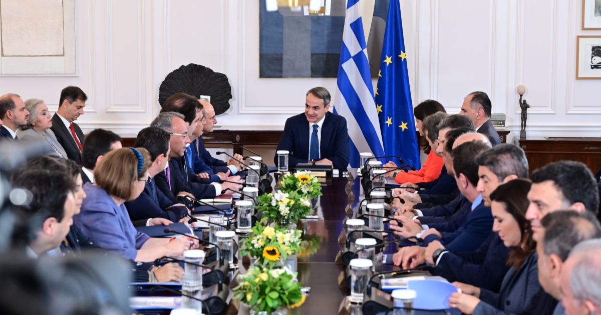 Λύση στο πρόβλημα του ΕΚΑΒ από την κυβέρνηση - Μεικτά πληρώματα, εκτός ...