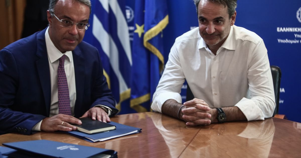Μητσοτάκης: Αρχές του 2024 τα πρώτα 250 ηλεκτροκίνητα λεωφορεία σε ...