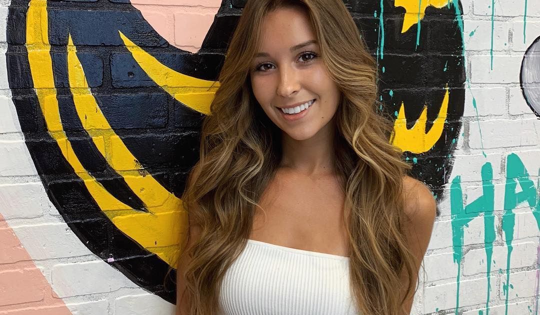 Nicky Gile: Το τερμάτισε πρώην τσιρλίντερ - Προκλητικές πόζες χωρίς ...