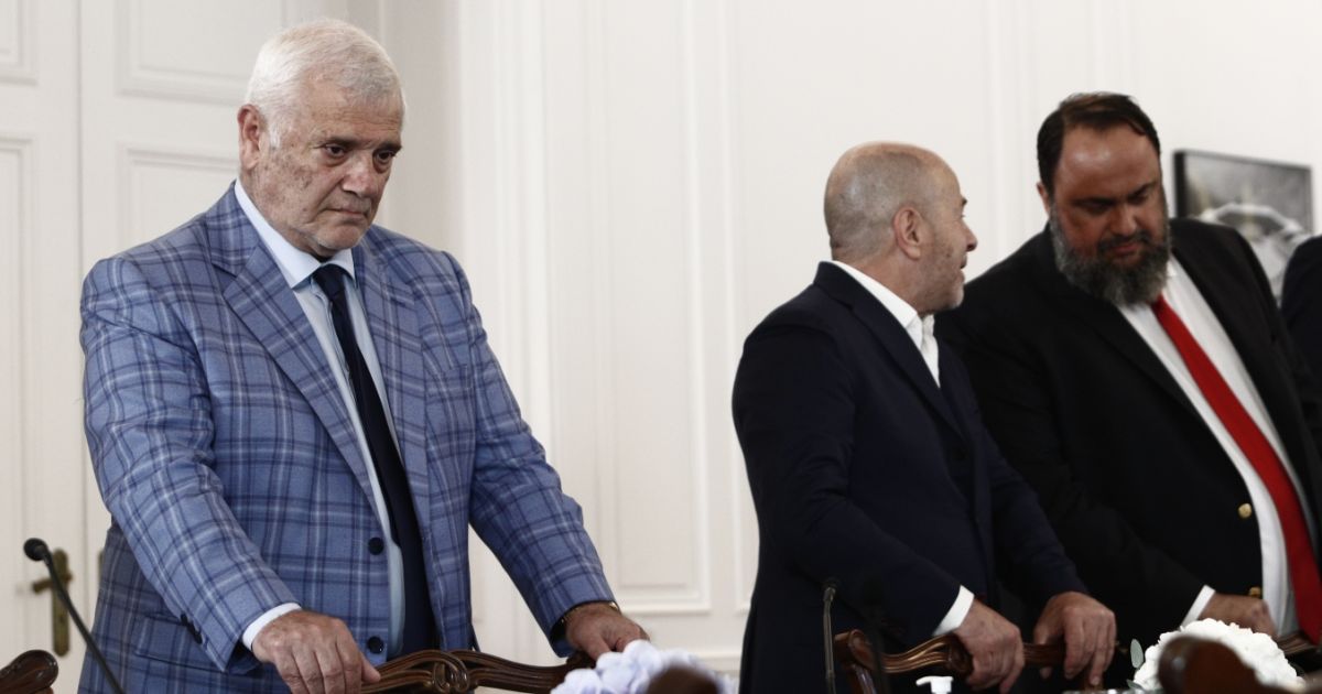 Μέγαρο Μαξίμου: Η στιγμή που αποχώρησαν οι πρόεδροι Ολυμπιακού ...