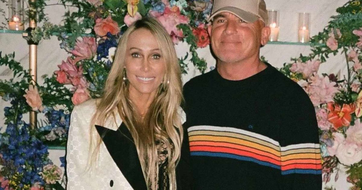 Tish Cyrus: Η μητέρα της Miley Cyrus παντρεύτηκε τον πρωταγωνιστή του ...