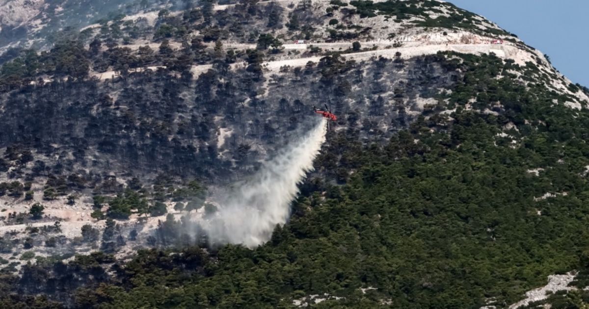 Φωτιές: Αναζωπύρωση στο Φρούριo της Φυλής στην Πάρνηθα - Τρεις ενεργές ...