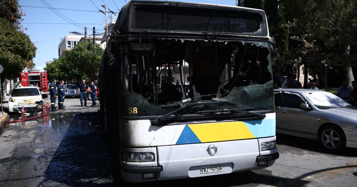 Φωτιά σε λεωφορείο της ΕΘΕΛ στην πλατεία Αγίου Ιωάννη Ρέντη ...