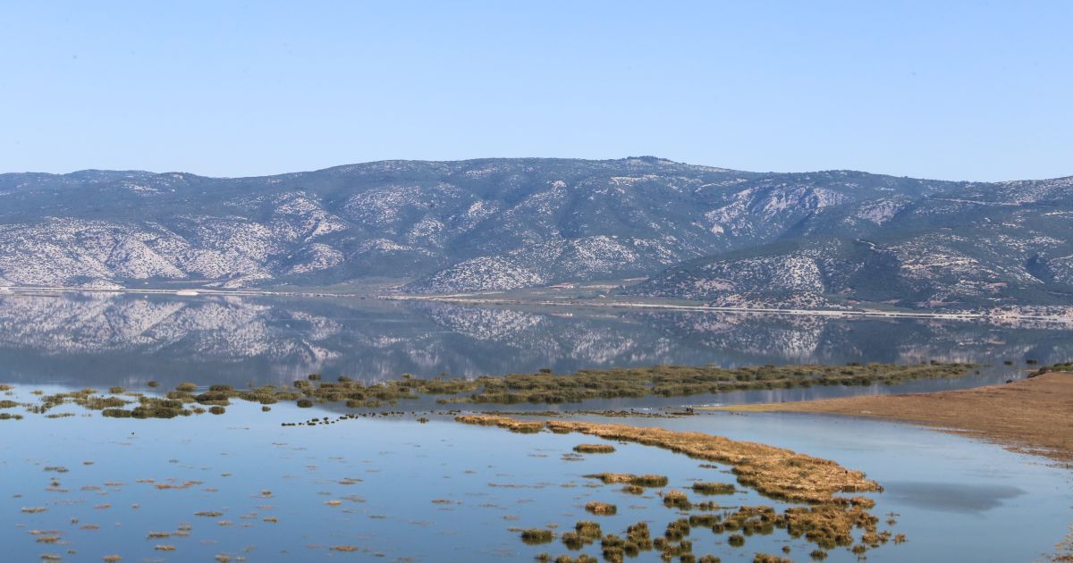 Θεσσαλία: Αγωνία για τη στάθμη του νερού στη λίμνη Κάρλα [vid ...