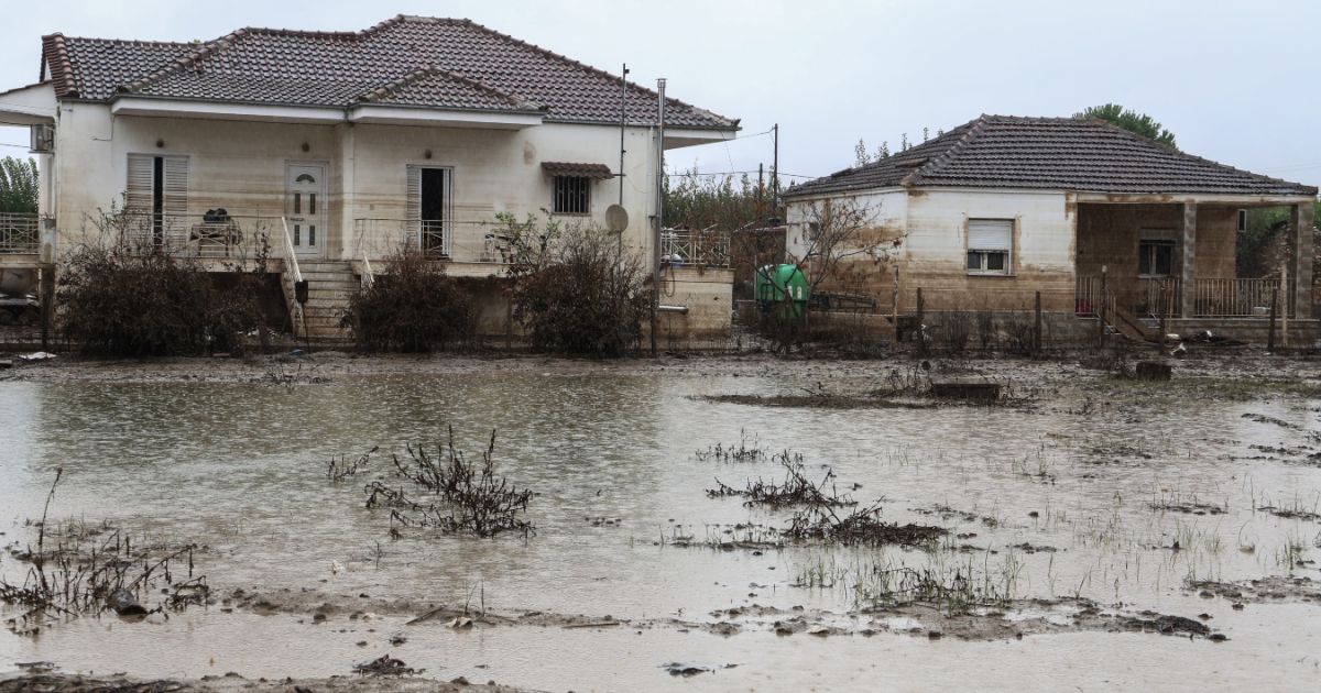 Κακοκαιρία Elias: Το νερό ξεπερνάει το ένα μέτρο στην Εύβοια, δύσκολη η ...