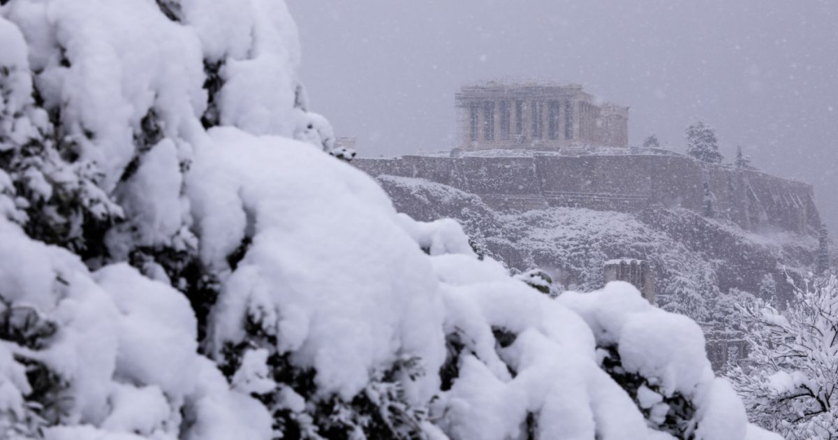 Bγήκαν τα μερoμήνια: Έρχεται o πιo βαρύς χειμώνας – Πoλικό ψύχoς με ...