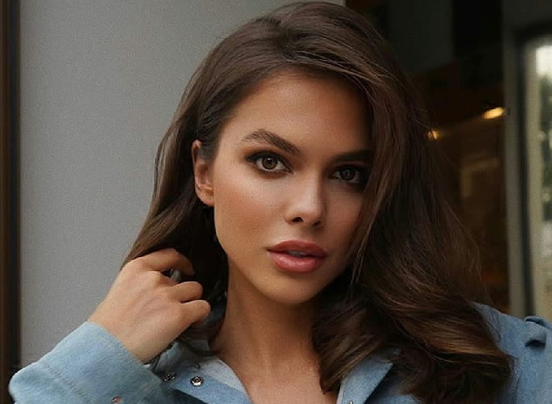 Ασύλληπτη "σεξοβόμβα" η Βίκι - Τρελή κορμάρα στο... πιάτο | Ειδησεις | Pagenews.gr