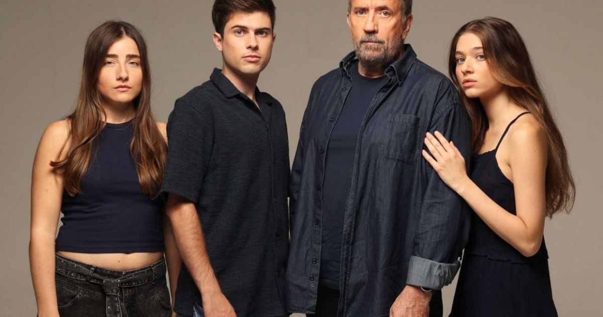 Κάνε ότι κοιμάσαι: Χαμός στο Twitter με την πρεμιέρα της σειράς ...