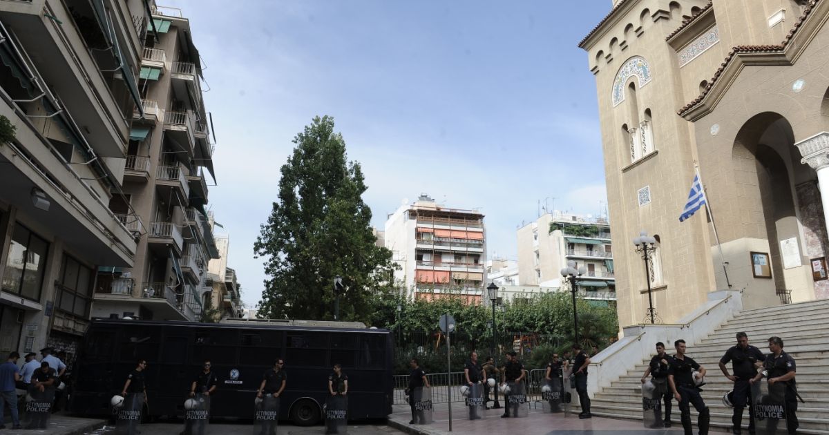 Ποινική δίωξη σε βαθμό πλημμελήματος στον Σύρο που κρατούσε μαχαίρι ...