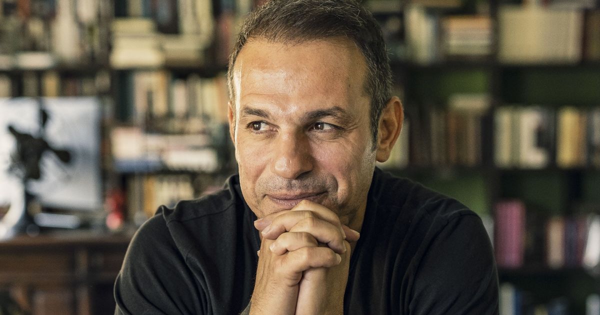 Ντέμης Νικολαϊδης: «Παλιά είχα πολλά κόμπλεξ. Δεν ήθελα να μιλάω στους ...