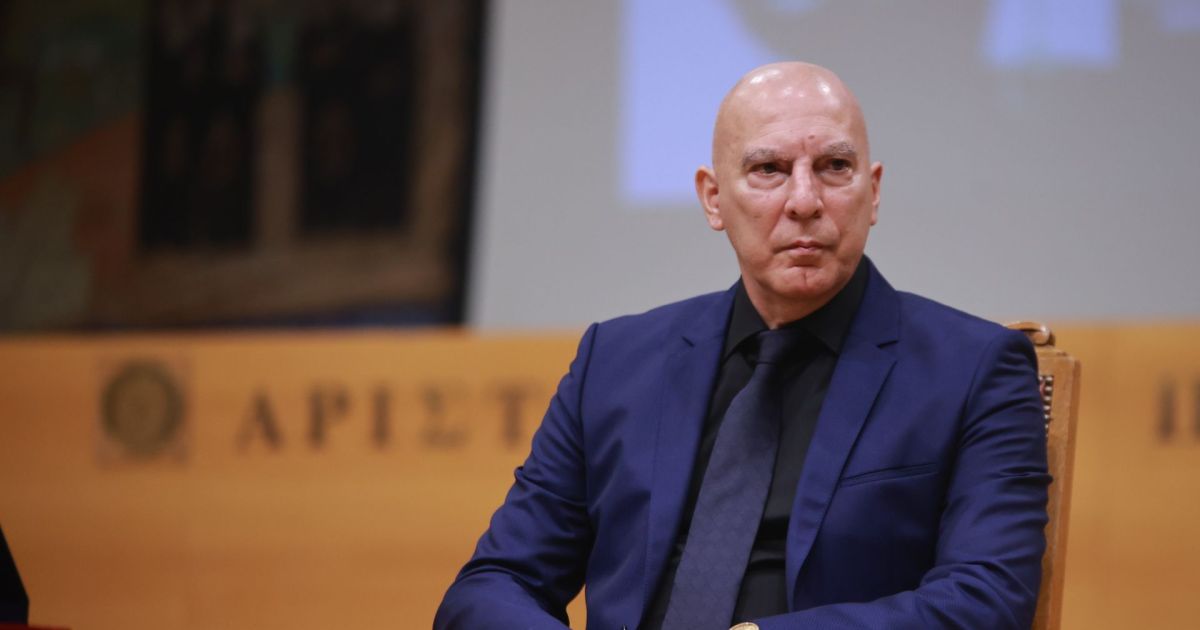 Νίκος Γκάλης: «Προέρχομαι από μια φτωχή οικογένεια που με έμαθαν να ...