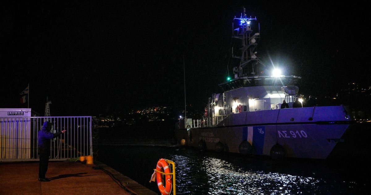 Απαγορευτικό απόπλου στα λιμάνια του Πειραιά, της Ραφήνας και της ...