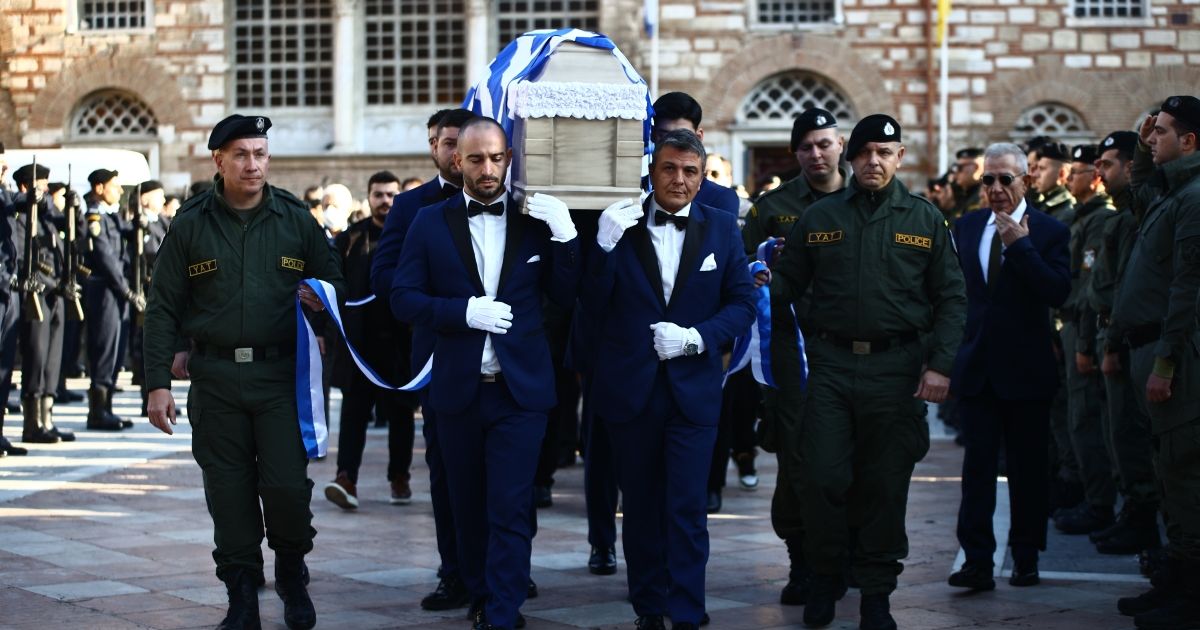 Οδυρμός στην κηδεία του 31χρονου αστυνομικού | Ειδησεις | Pagenews.gr