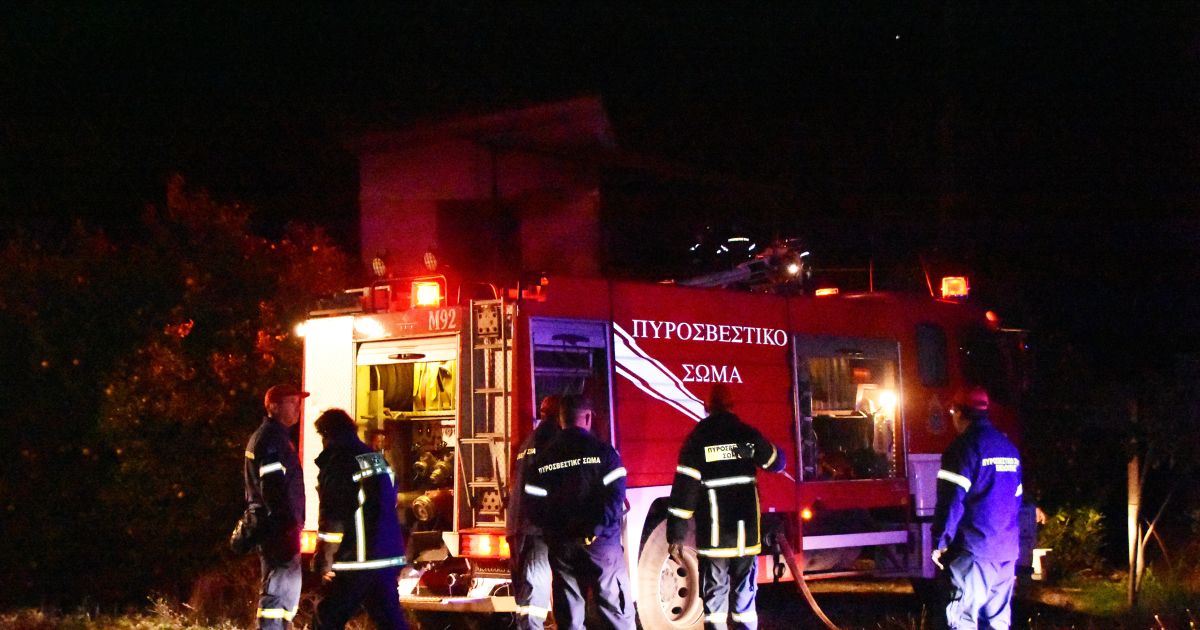 Υπο έλεγχο η φωτιά σε παρακείμενο ισόγειο χώρο κτιρίου στην Ηρώδου ...