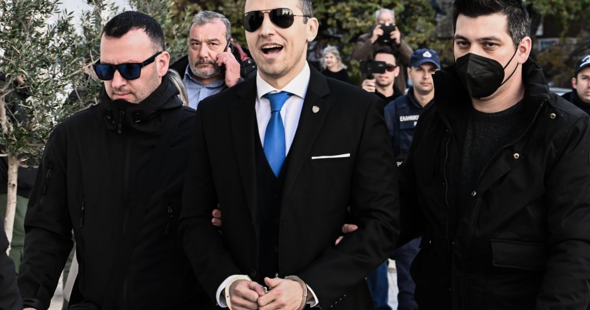 Κασιδιάρης: Τέθηκε σε αργία μετά την ορκωμοσία του ως δημοτικός ...
